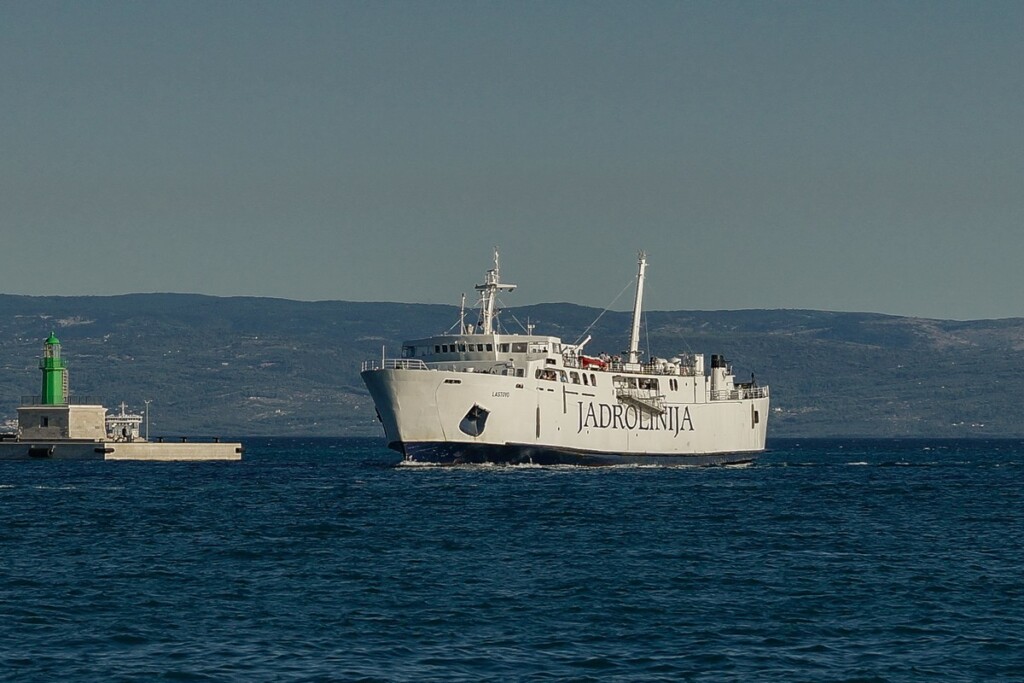 Trajekt + trajekta + trajekti = Jadrolinija - Pag.si